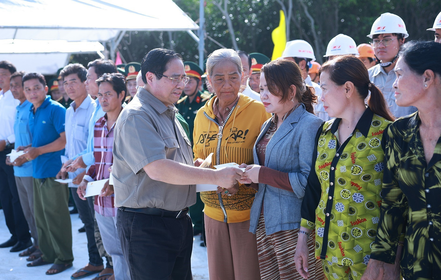 Le PM Pham Minh Chinh appelle à accélérer les projets d’infrastructures ...