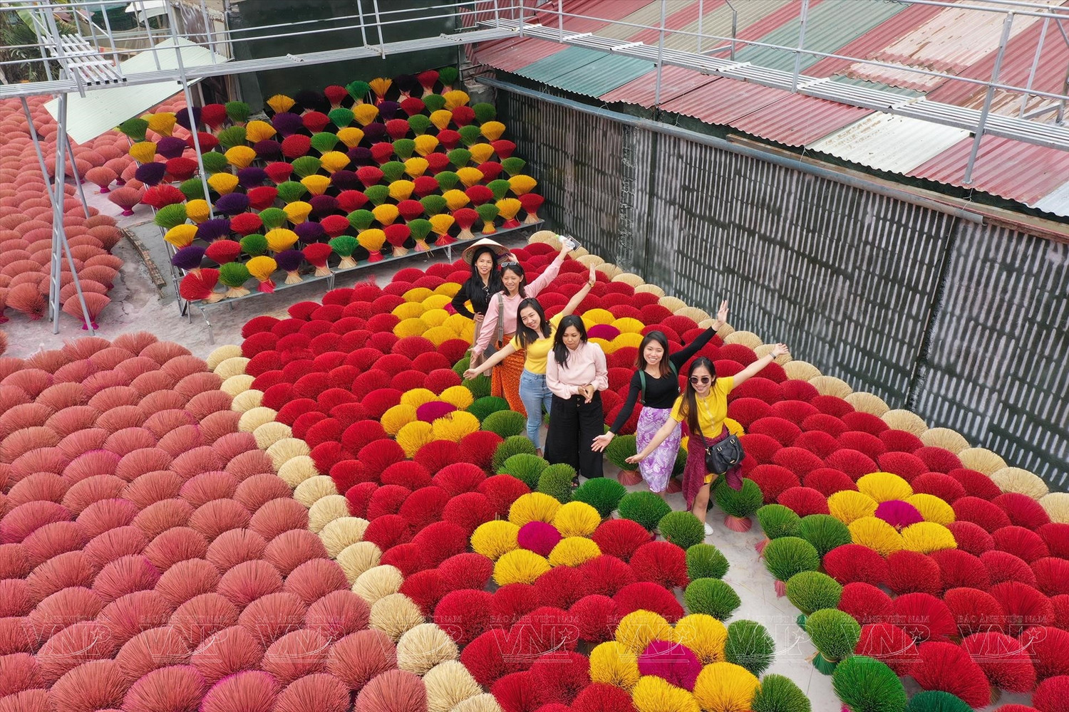 Le village de l’encens Quang Phu Câu se pare de couleurs au seuil du ...