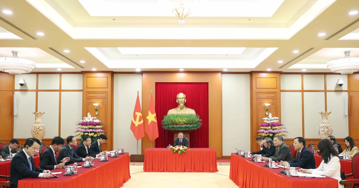 Le SG du Parti Tô Lâm et le SG du PAP de Singapour, Lawrence Wong, s ...