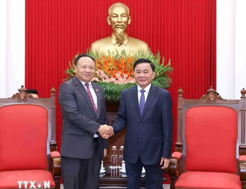 Le permanent du Secrétariat Tran Cam Tu reçoit une délégation de l ...