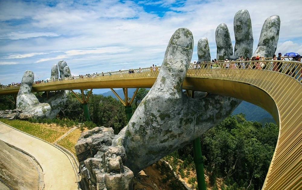 Le pont d’Or à Da Nang, l'un des ponts piéton les plus impressionnants au monde | Vietnam+ ...